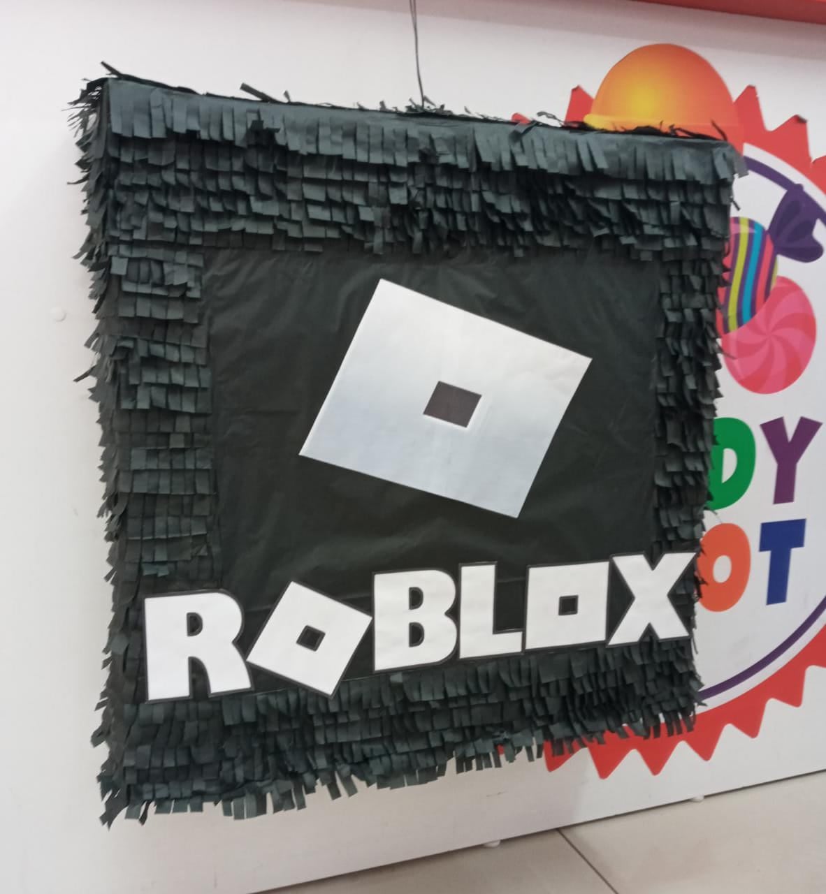 Piñata Roblox Mediana - CANDY DEPOT